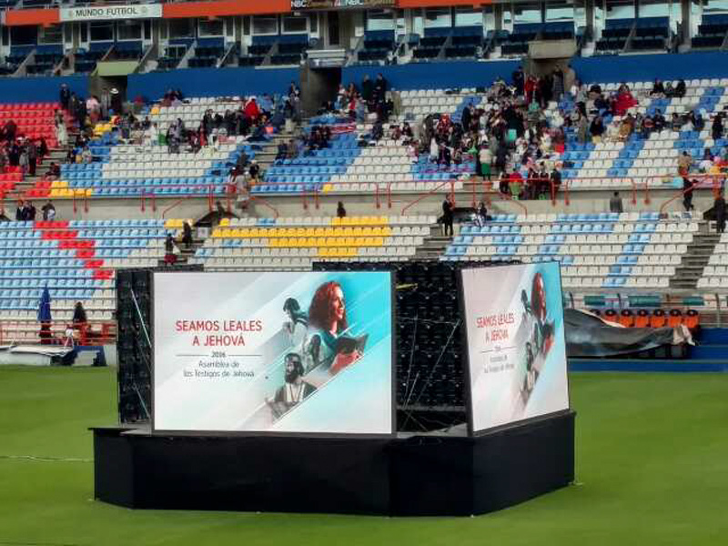 Outdoor LED Screen at football field - TreeVisuals